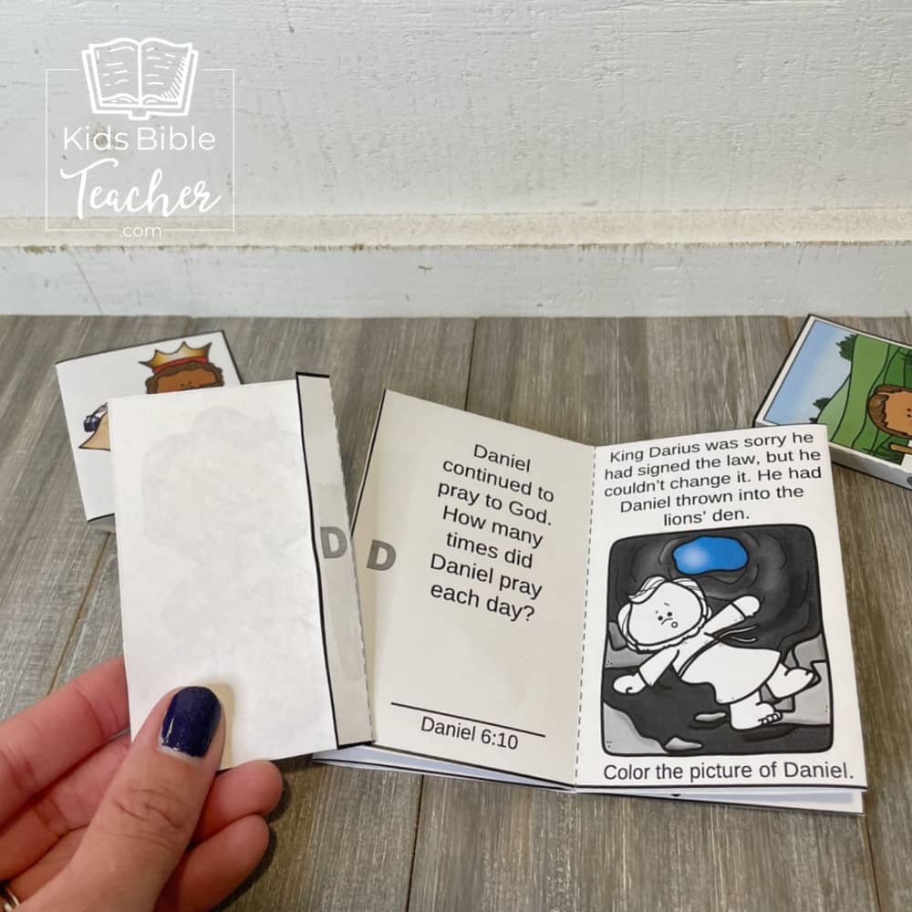 Daniel and the Lions Den Mini Book Bible Craft for Kids – Kids Bible ...